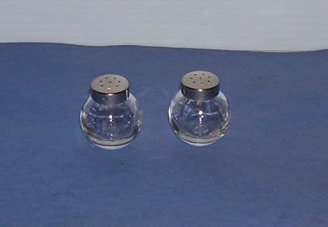 Amazon.com: Mini Round Salt & Pepper Shaker 2 Shakers 1/2 oz: Home ...