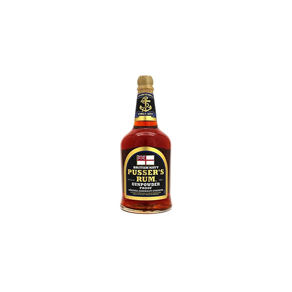 Brauner Rum reift mehrere Jahre lang in Holzfässern, für die tiefbraune ...