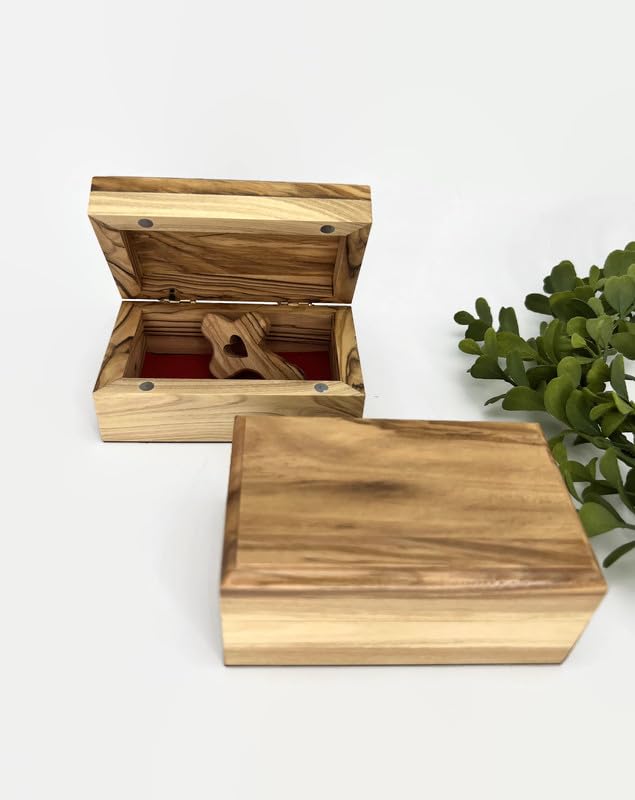 Amazon.com: Pocket Cross with Heart engraved and a keepsake Box, Olive ...