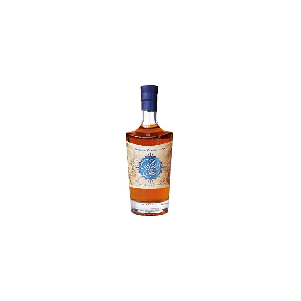 Brauner Rum reift mehrere Jahre lang in Holzfässern, für die tiefbraune ...