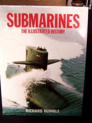Submarines: the Illustrated History | Amazon.com.br