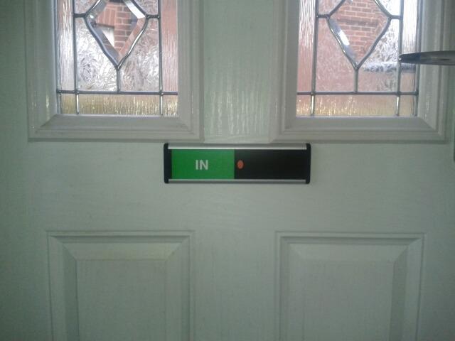 Viro In/Out Sliding Door Sign - Green/Red Edition - 214 x 60mm : Amazon ...