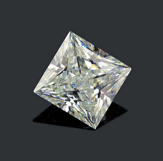 Cuonna Gems Gallery Lab Grown Diamond VVS1 1Ct D Colour Princess Cut ...