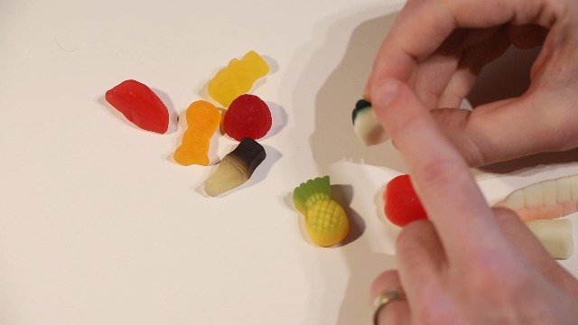 Watch Allens Retro Party Mix Lolly Overview - 1kg on Amazon Live