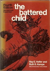 Amazon.com: The Battered Child: 9780226326320: Helfer, Ray E.; Kempe ...