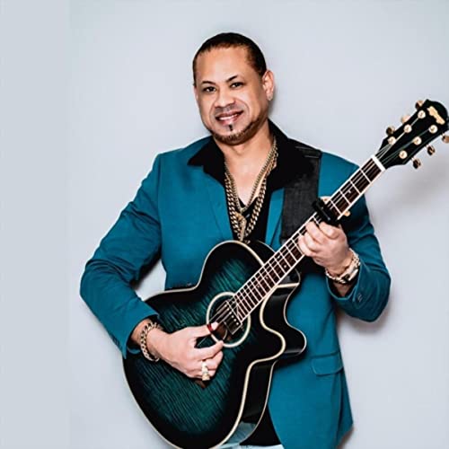 Spiele Bachata von Sandy Suarez auf Amazon Music ab