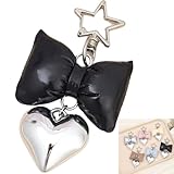 ・ブランド:profit.relaxed・【エレガントなデザイン】このバッグチャームは、リボンとハートのモチーフが組み合わさったエレガントなデザインで、あなたのバッグに華やかさをプラスします。シンプルなバッグでも、このチャームを付けるだけで...