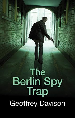 The Berlin Spy Trap : Davison, Geoffrey: Amazon.in: Books