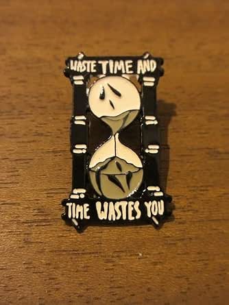 Amazon.co.jp: Hourglass WASTE TIME Waste Time Waste of Time Skull Pin ...