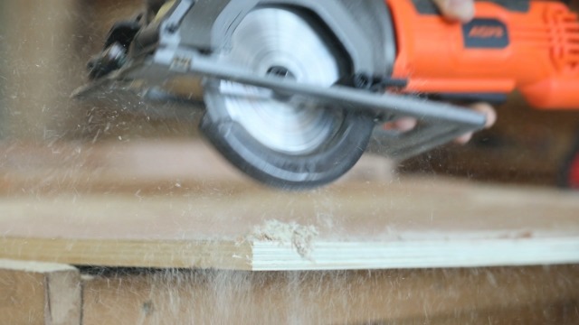 Watch AIOPR 4Amp 4-1/2" Mini Circular Saw with Laser Guide-76602L on ...