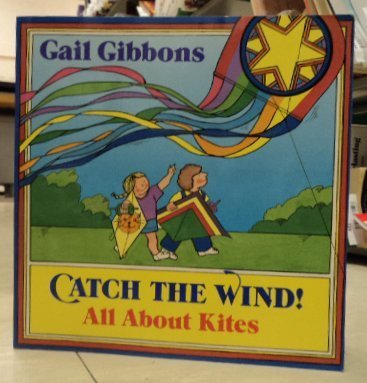Catch the Wind!: All About Kites: Gibbons, Gail: 9780316309967: Amazon ...