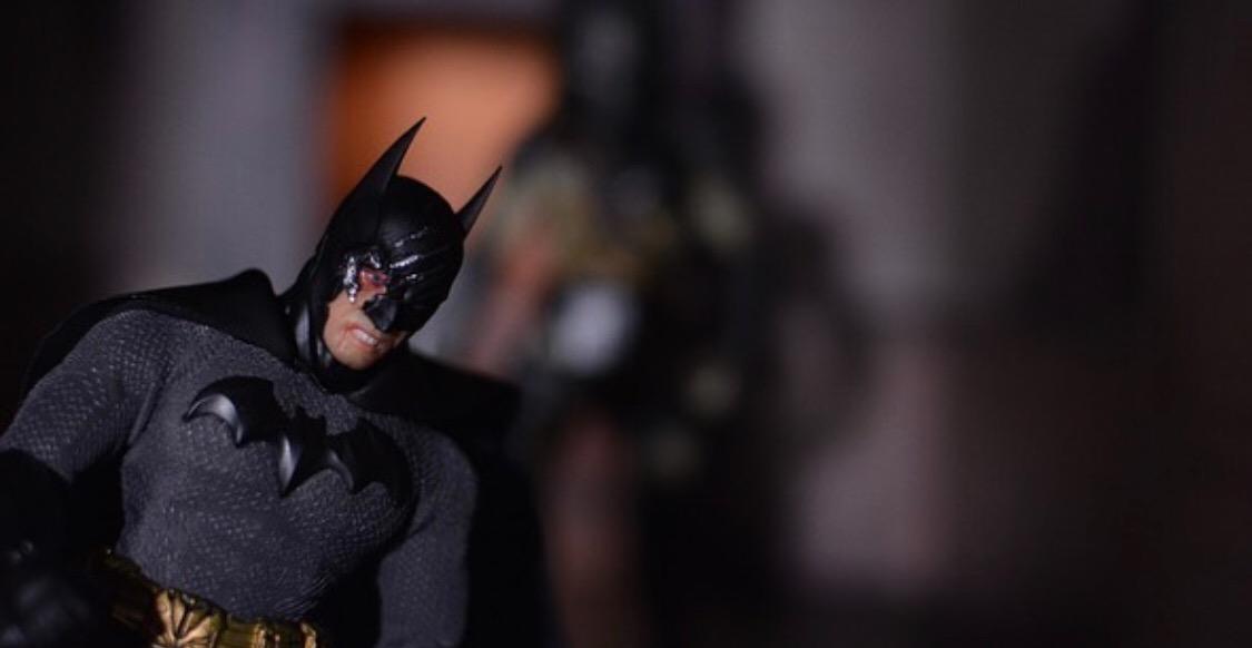 Amazon.com: Mezco Toys One: 12 Collective: DC Batman Sovereign Knight ...