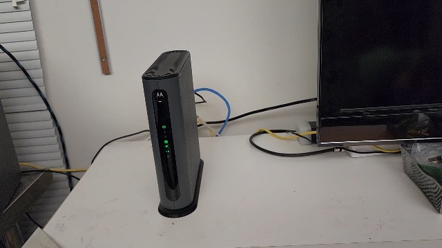 Watch Motorola Cable Modem AC1900 Dual Band WiFi Gigabit Router.mp4 on ...