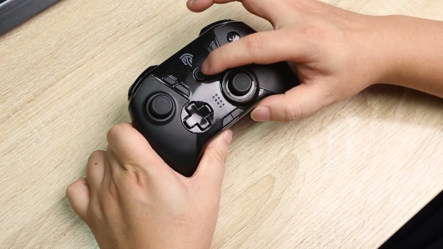 Watch EasySMX 9110 Wireless PC Controller, Setup with PC on Amazon Live