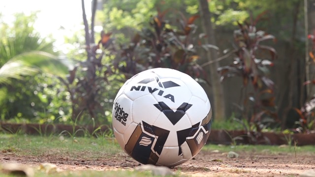 Watch Nivia Shining Star Football on Amazon Live