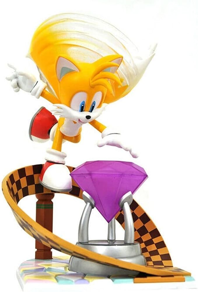 Amazon.com: Diamond Select Toys Sonic Gallery: Tails PVC Figure ...