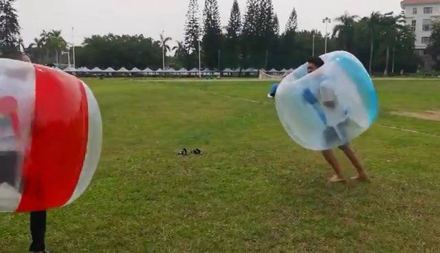 Watch kid sumo balls on Amazon Live