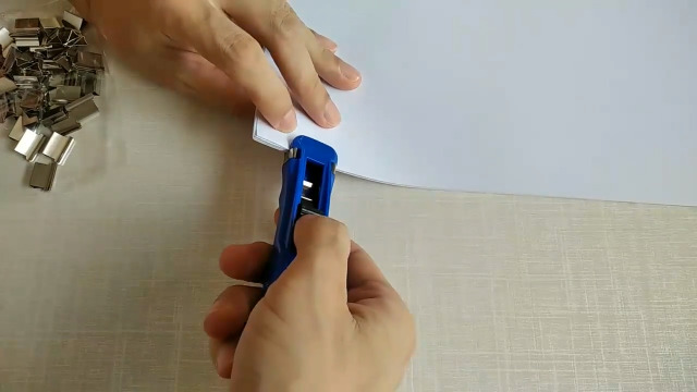 Watch How to use this push stapler? on Amazon Live