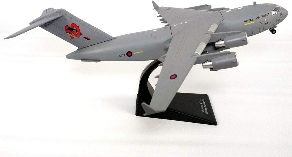 Amazon.com: Boeing C-17 Globemaster III Royal Air Force 1/200 Scale ...