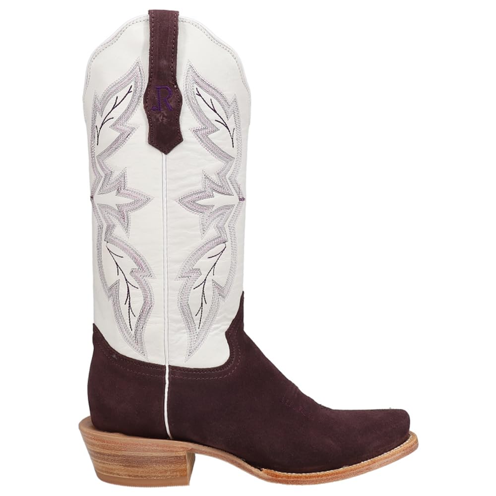9 Best Boots For Skinny Calves | No More Boot-Calf Gap
