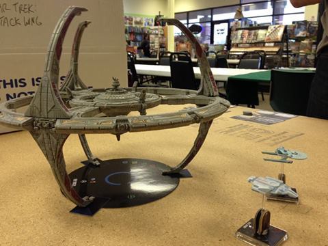 Amazon.com: WizKids Star Trek: Attack Wing - Miniatures Game Starter ...