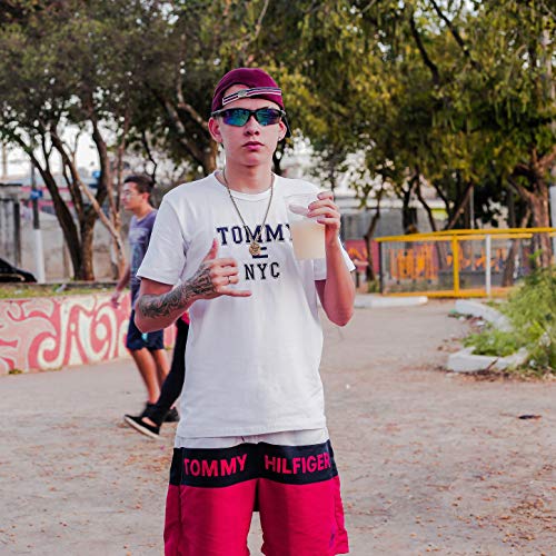 Play Favela No Auge by MC Mariz on Amazon Music