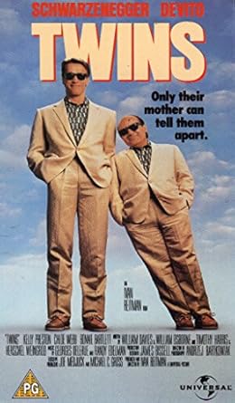 Amazon.com: Twins [VHS] : Arnold Schwarzenegger, Danny DeVito, Kelly ...