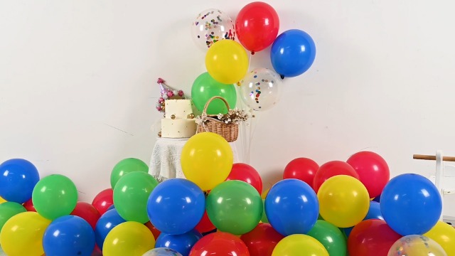 Watch Red Yellow Blue Balloons on Amazon Live