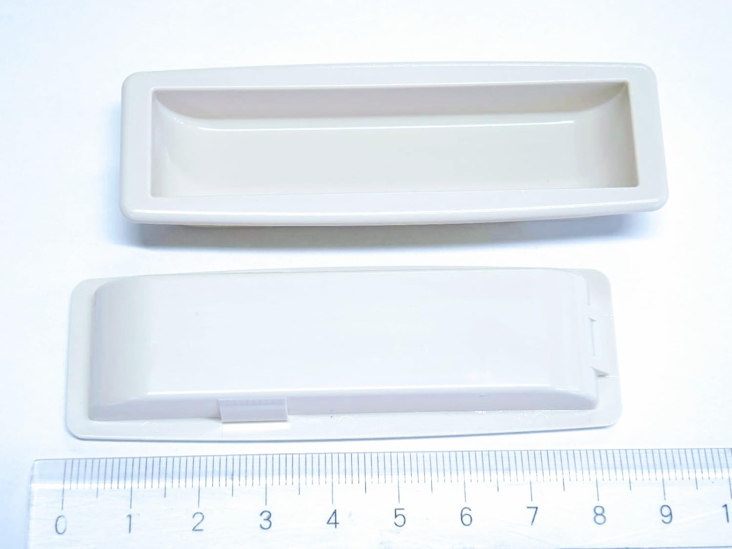 Amazon.co.jp: 三和シャッター 手掛け 樹脂製 KE6Nスラット用（ホワイト）2個セット KE6NSLTK-WH : おもちゃ