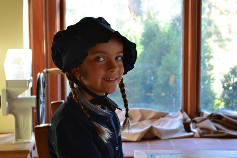 Amazon.com: 100% Black Cotton Prairie Pilgrim Amish Bonnet Medium ...