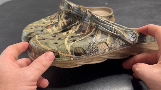 Watch Lightweight clog review on Amazon Live