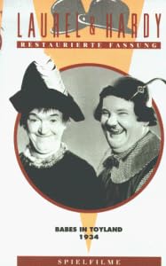 Amazon.com: Babes in Toyland [VHS] : Stan Laurel, Oliver Hardy ...