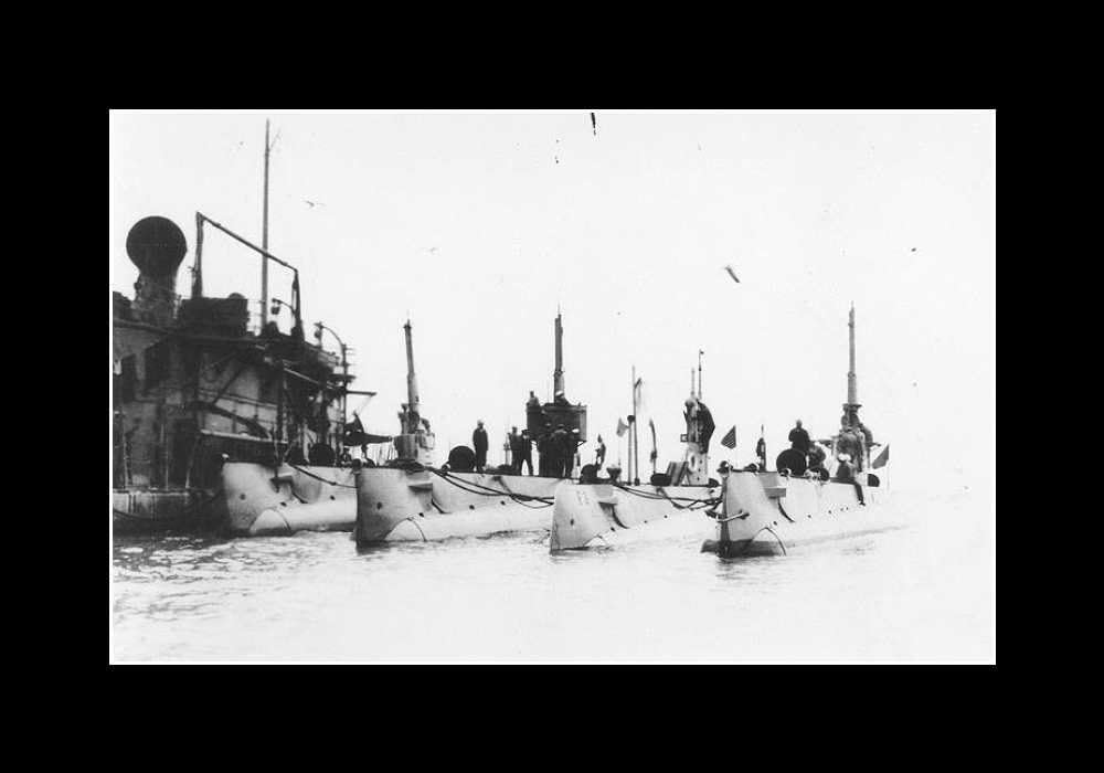 Amazon.com: USS H-3 (Submarine No. 30, later SS-30), 1914-1931. Name ...