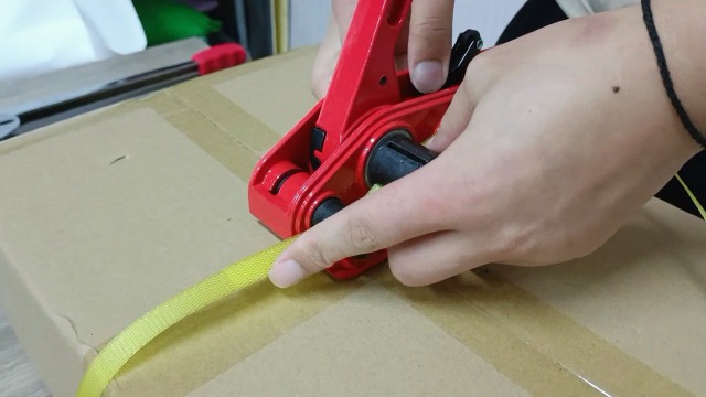 Watch How to use Pallet Packaging Strapping Banding Kit/set on Amazon Live