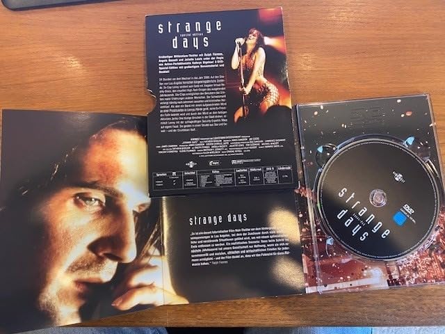 Amazon.com: Strange Days : Ralph Fiennes, Angela Bassett, Juliette ...