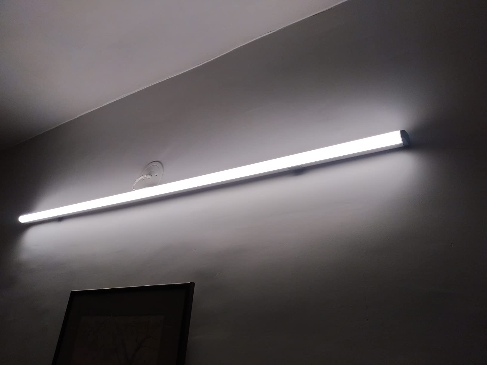 PHILIPS 20W LED Warm White Tubelight, 1Pc, (919215850486) : Amazon.in ...