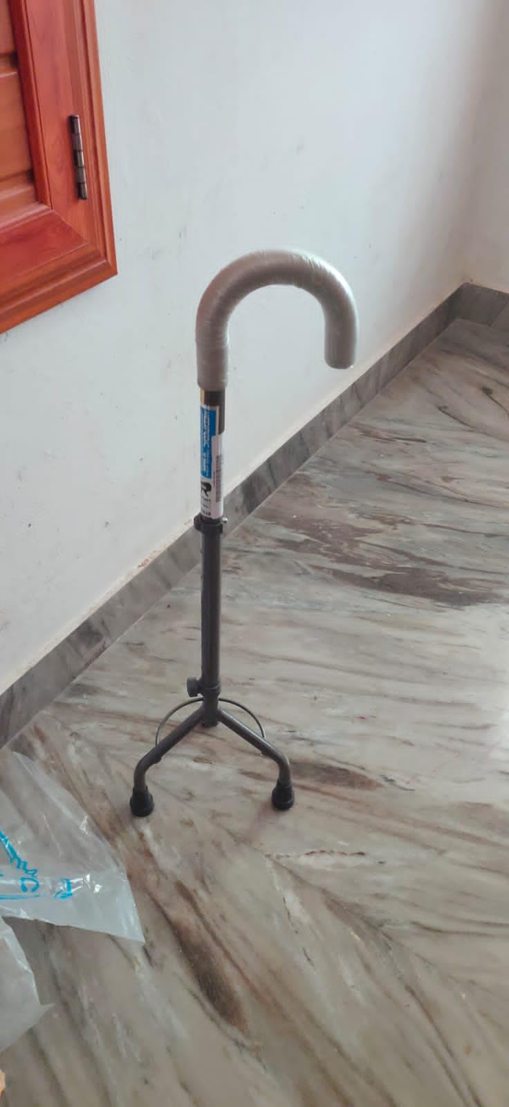 Vissco Medipedic L Shape Tripod Stick for Physically Challeged, Light ...