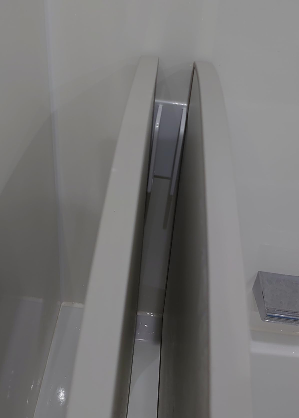 Amazon.co.jp: Yamazaki 3955 Magnetic Bathroom Bath Lid Dry Hanger ...