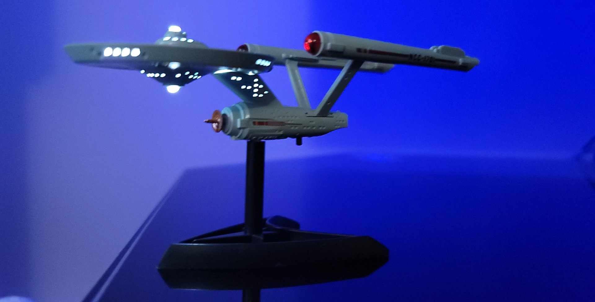 Star Trek: Light-Up Starship Enterprise: Carter, Chip: 9780762449897 ...