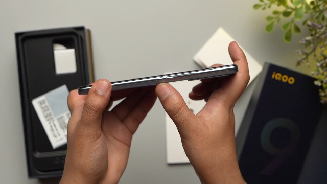 Watch iQOO 9 SE 5G Unboxing on Amazon Live