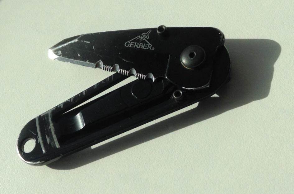 Amazon.com: Gerber Ridge Knife, Serrated Edge, Black [45898] : Sports ...