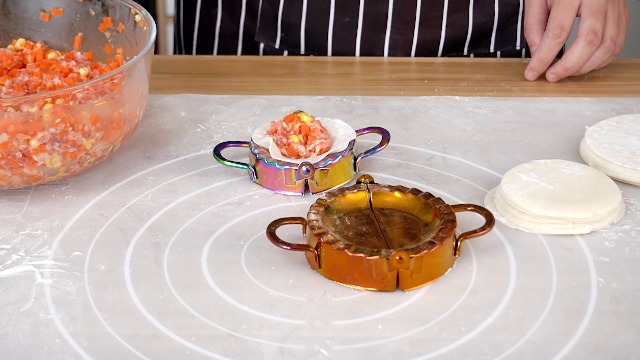 Watch How to use dumpling mold on Amazon Live