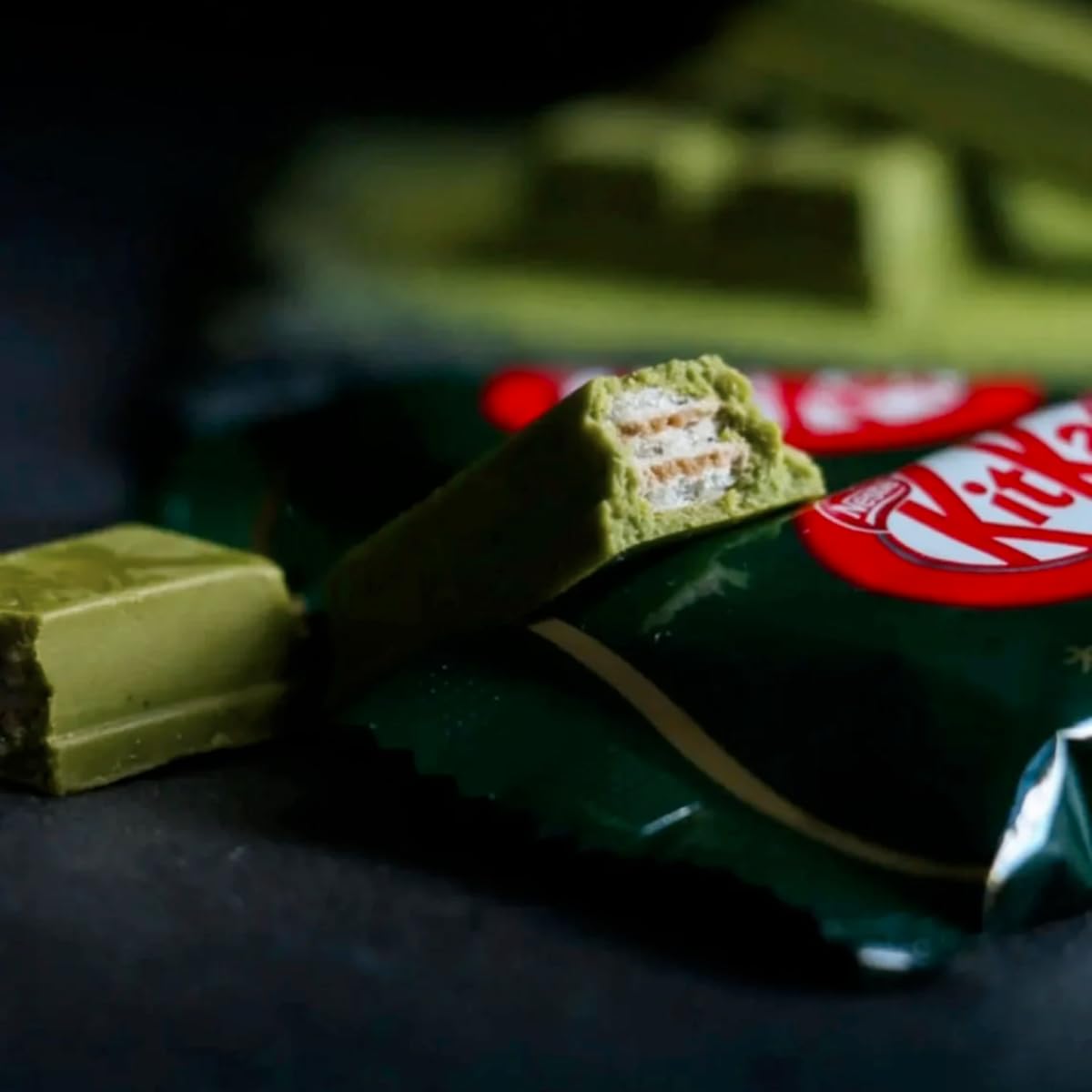 Matcha oscura Kitkat japonesa, sabor a té verde, rico sabor a chocolate ...