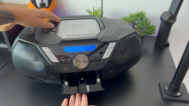 Watch Boombox Philips AZ780 - Demo and Review on Amazon Live