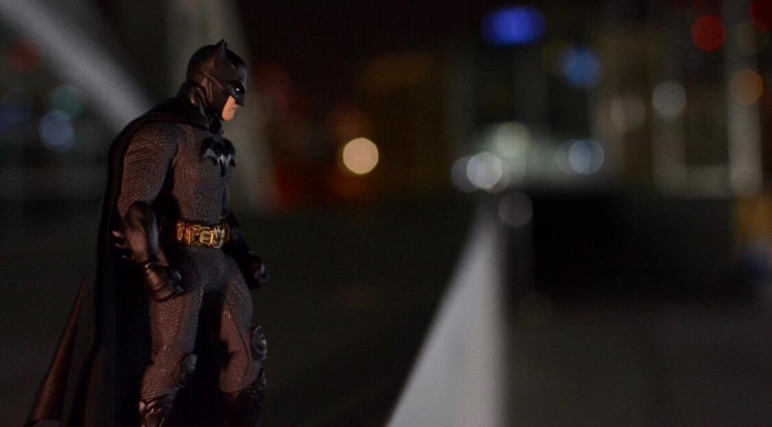 Amazon.com: Mezco Toys One: 12 Collective: DC Batman Sovereign Knight ...