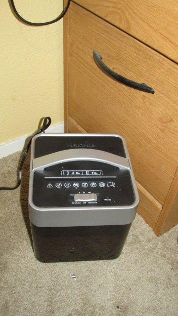 Amazon.com : Insignia - 6-Sheet Crosscut Countertop Mail Shredder ...