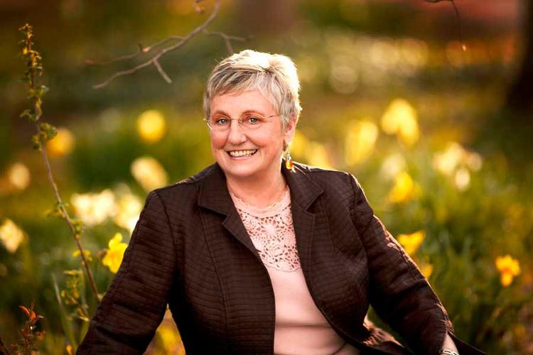 Amazon.com: Maria Baes: books, biography, latest update