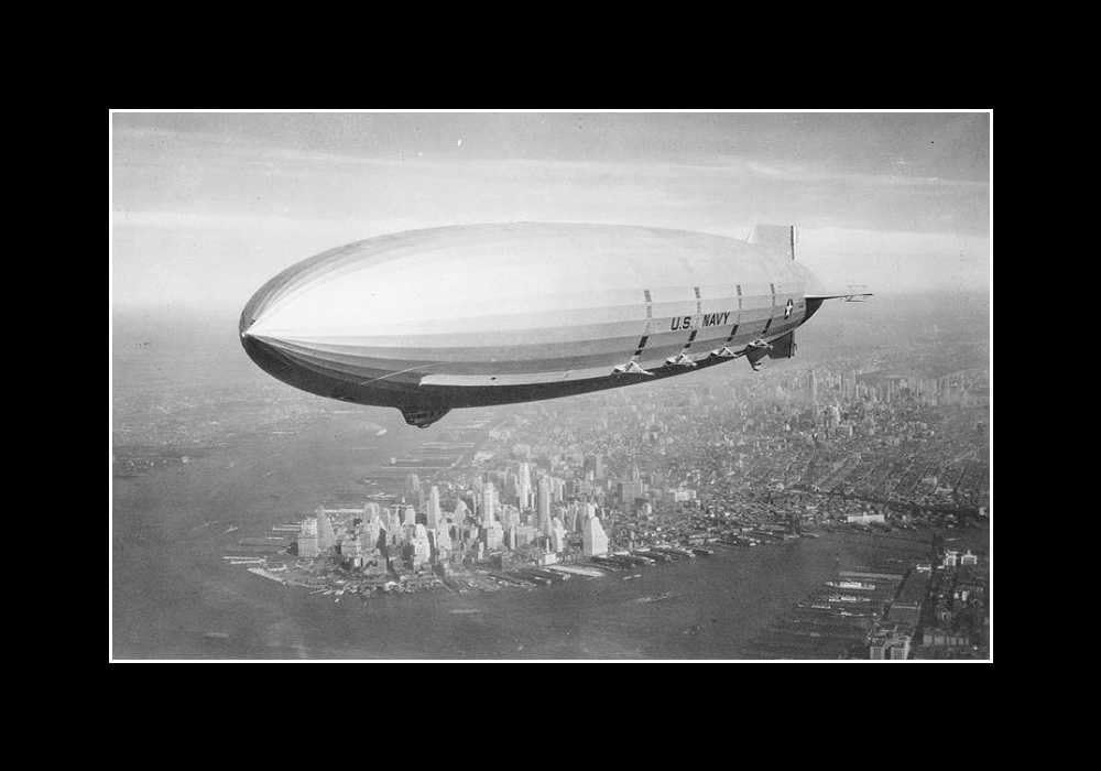 Amazon.com: USS Macon (ZRS-5), Airship 1933-1935 IN6761: Posters & Prints