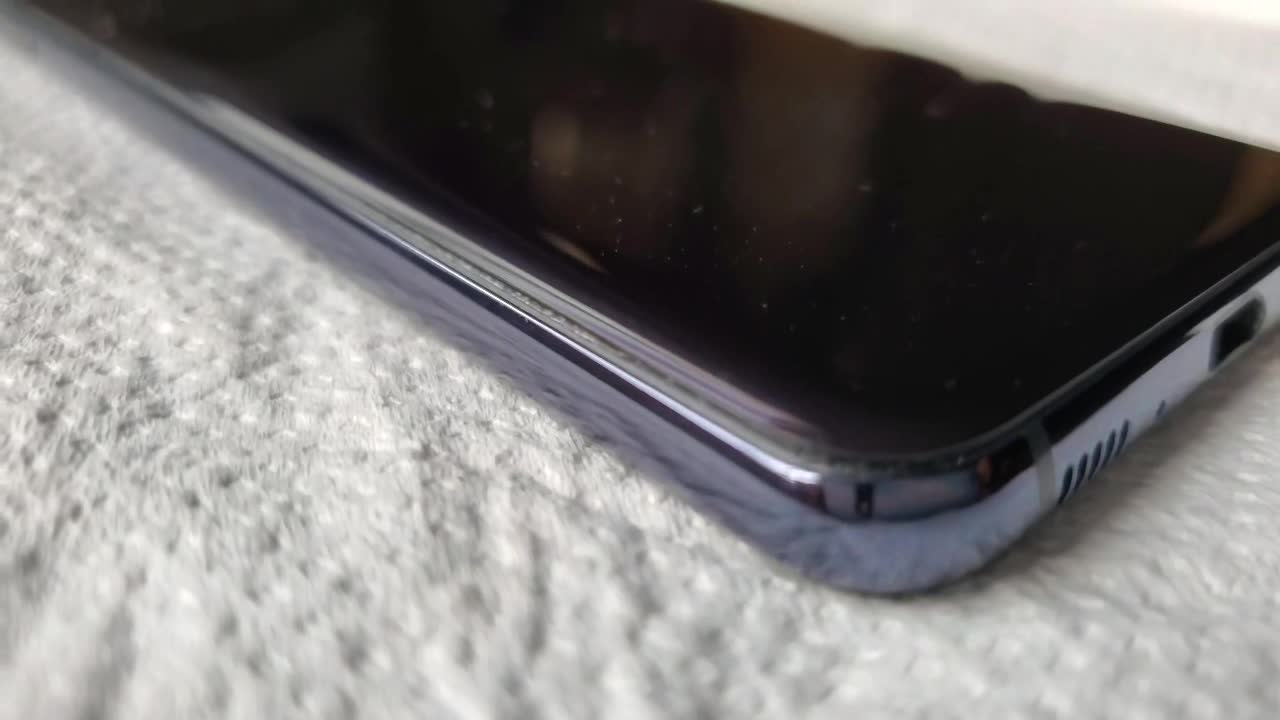 Watch Amazon lied about the phone's cosmetic condition on Amazon Live