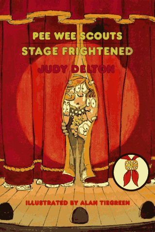 STAGE FRIGHTENED (PEE WEE SCOUTS #32): Delton, Judy: 9780440413271 ...